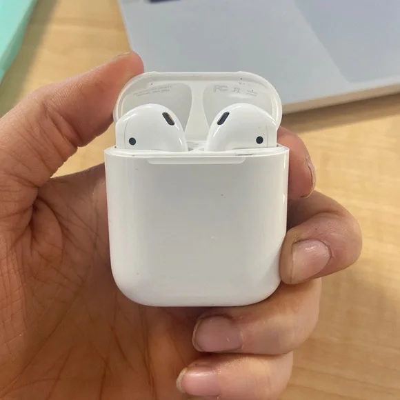 AirPod 1st generation with charging case